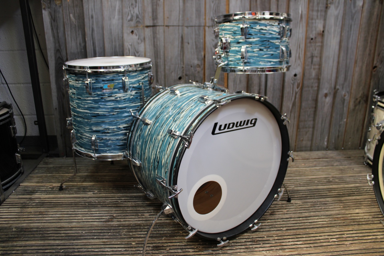 Ludwig 1971 Super Classic Outfit in Oyster Blue Pearl rustydrums.co.uk
